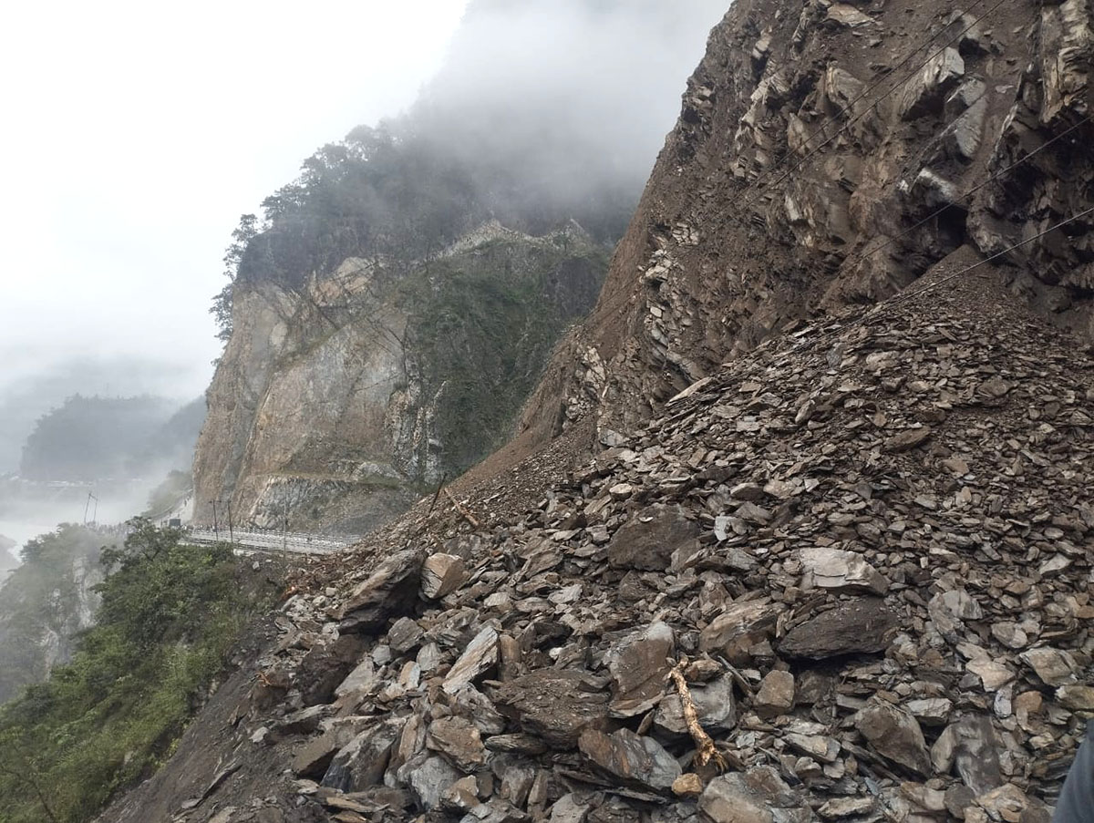 One-way traffic resumes along Muglin-Narayanghat road section - Everest ...